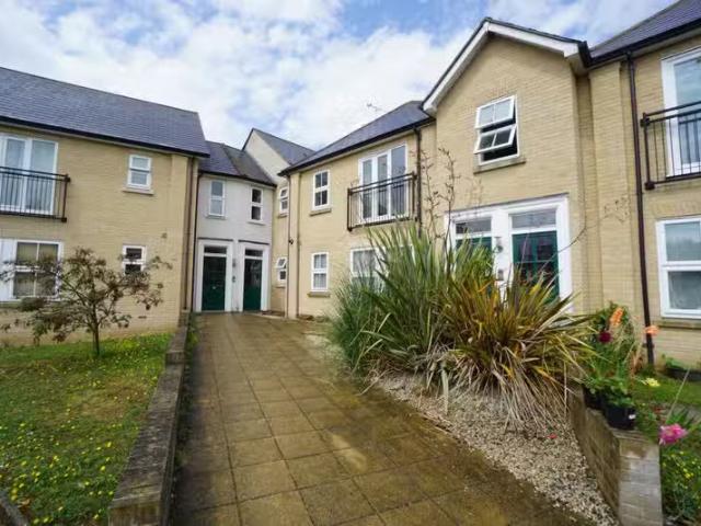 2 bedroom flat for rent in The Anchorage, 11 Station Road, Tip.