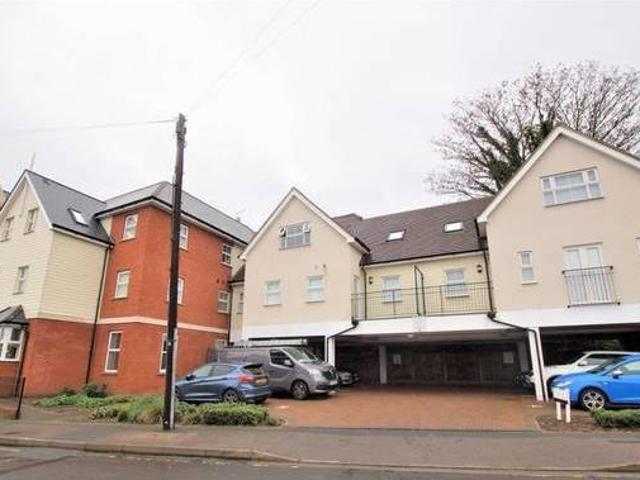 2 bedroom flat for rent in The Approach Rayleigh SS6