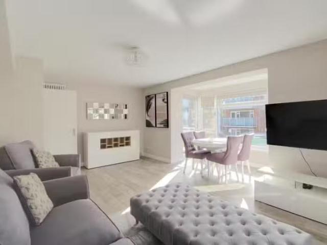 2 bedroom flat for rent in The Athenaeum, 32 Salisbury Road, H.