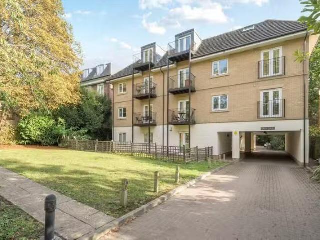2 bedroom flat for rent in The Avenue, Beckenham, Kent, BR3