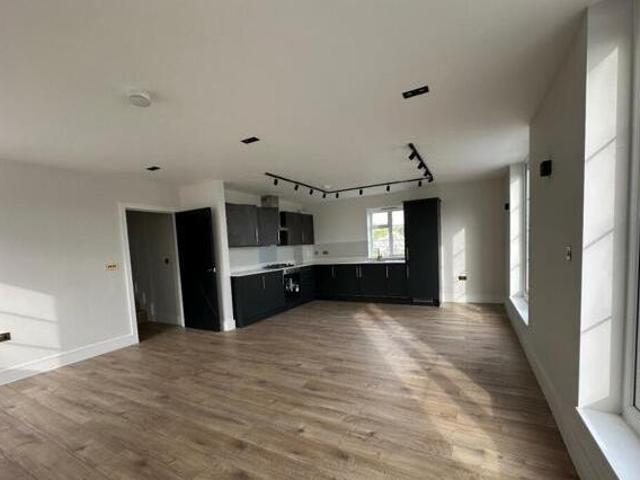 2 Bedroom Flat For Rent In The Avenue