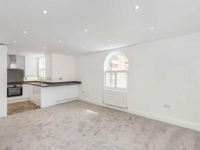 2 bedroom flat for rent in The Broadway, Wimbledon, SW19