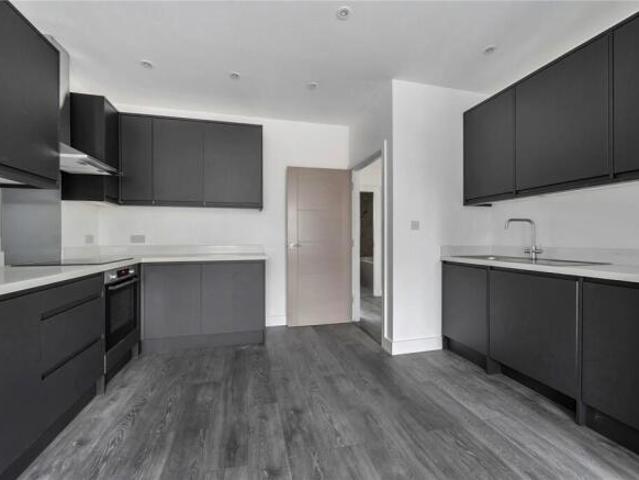 2 bedroom flat for rent in The Broadway, St. Peters Street, St. Albans, Hertfordshire, AL1