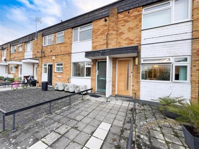2 bedroom flat for rent in The Broadway, Thorpe Bay, SS1