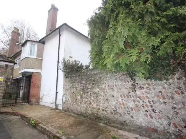 2 bedroom flat for rent in The Goffs, Eastbourne, East Susinte.