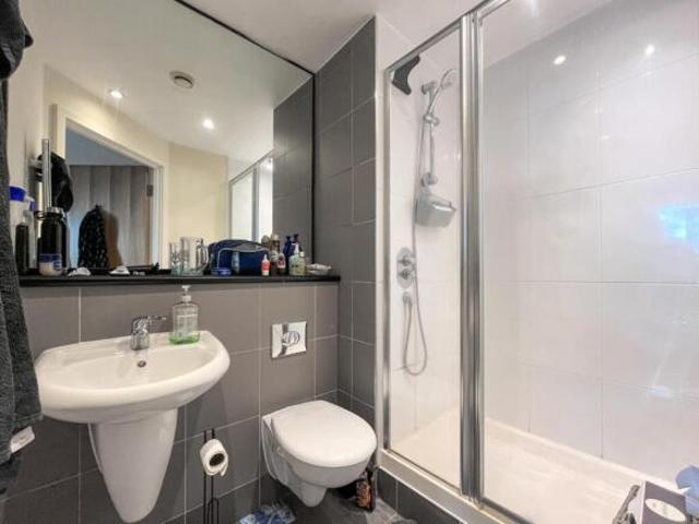 2 bedroom flat for rent in The Gateway North, East Street, Leeds, LS9