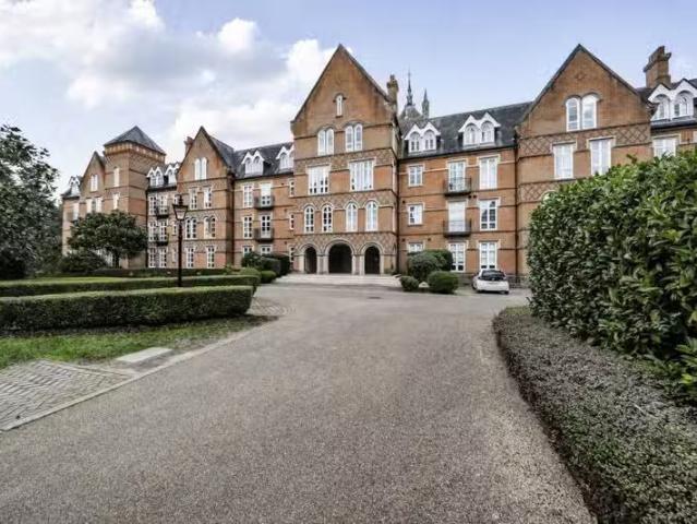 2 bedroom flat for rent in The Grange, Holloway Drive, Virgini.