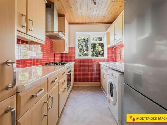 2 bedroom flat for rent in The Green, London, N21