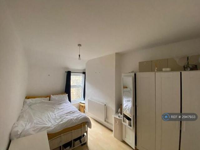 2 bedroom flat for rent in The Grove, London, E15