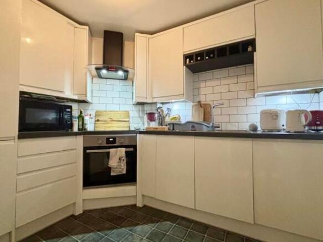 2 bedroom flat for rent in The Dell, SO15