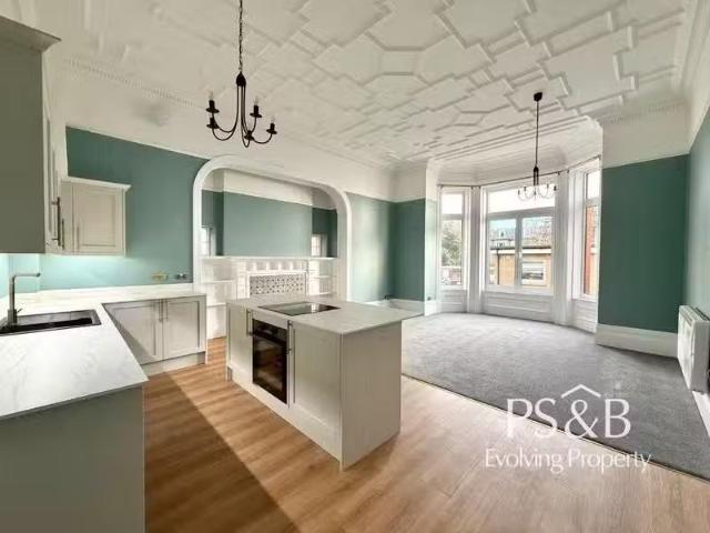 2 bedroom flat for rent in The Drive, Hove, BN3