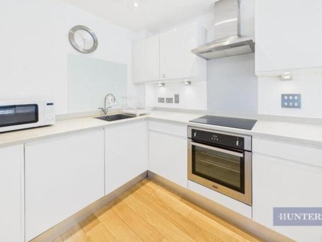 2 bedroom flat for rent in The Hawkins Tower, Ocean Village, Southampton, SO14