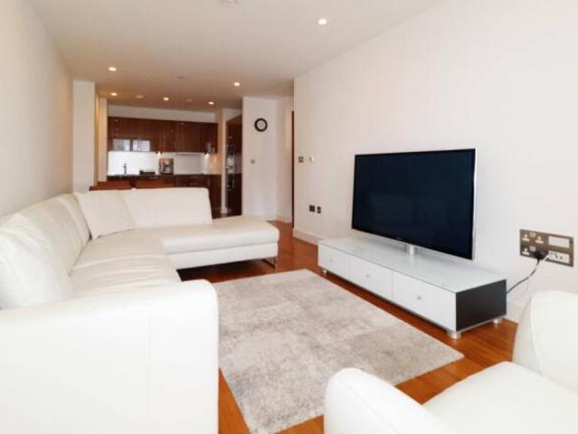 2 bedroom flat for rent in The Hayes, Cardiff, CF10