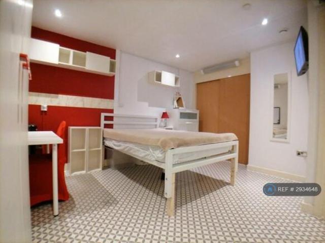 2 bedroom flat for rent in The Habitat City Centre, Nottingham, NG1