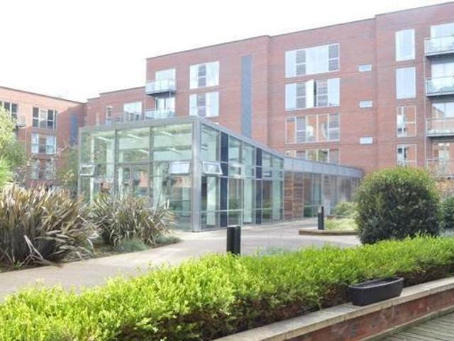 2 bedroom flat for rent in The Heart WaltonOnThames Surrey KT12