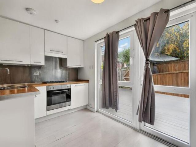 2 bedroom flat for rent in The Heights, Charlton, SE7