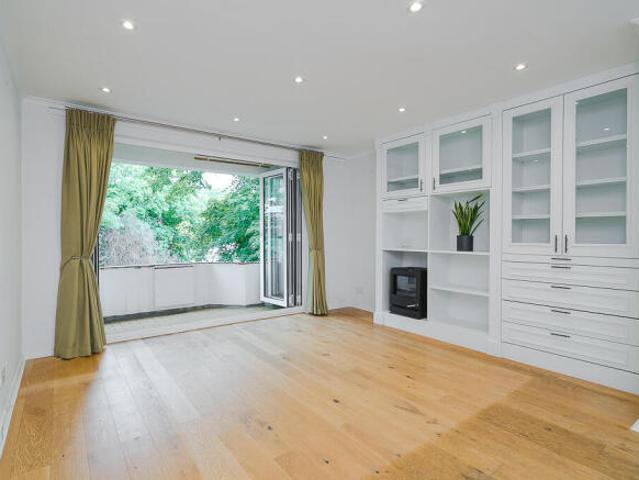 2 bedroom flat for rent in The Hermitage, SW13
