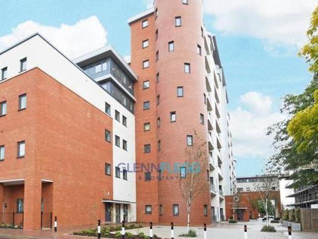 2 bedroom flat for rent in The Junction Central Slough SL2