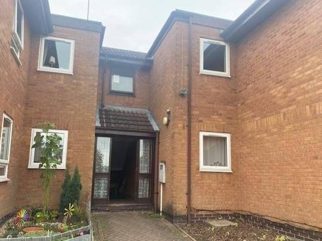 2 bedroom flat for rent in The Lodge The Circle CV10