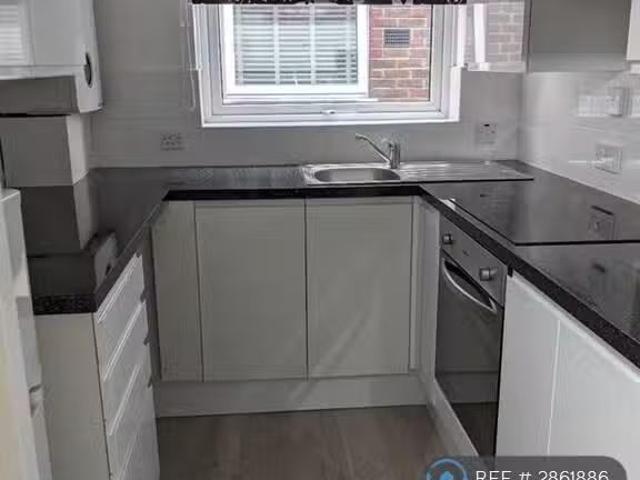 2 bedroom flat for rent in The Laurels, Bromley, BR1