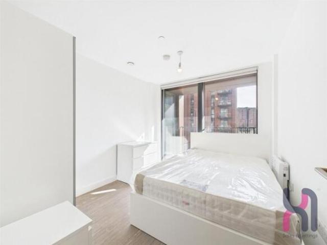 2 bedroom flat for rent in The Landmark, 30 Oldfield Road, Salford, M5