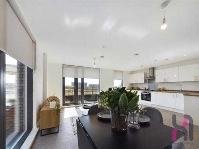 2 bedroom flat for rent in The Landmark, 30 Oldfield Road, Salford, M5