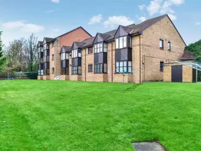 2 bedroom flat for rent in The Larches, Milford Close, St Alba.
