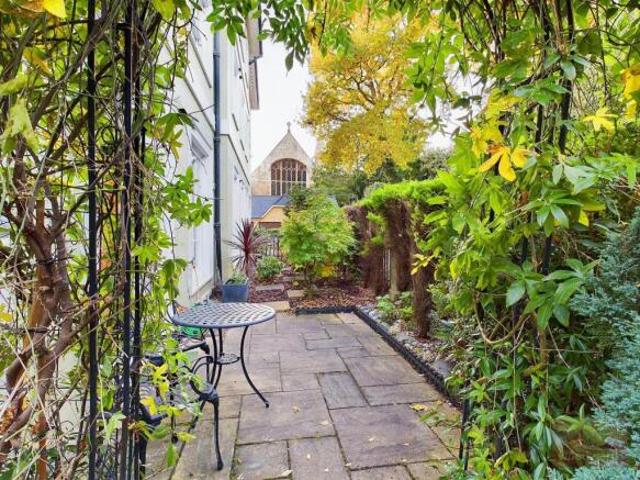 2 bedroom flat for rent in The Mount House, Sudbury Hill, Harrow on the Hill, HA1