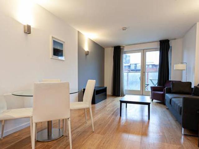 2 bedroom flat for rent in The Skyline 2 Goulden Street M4 Furnished M4