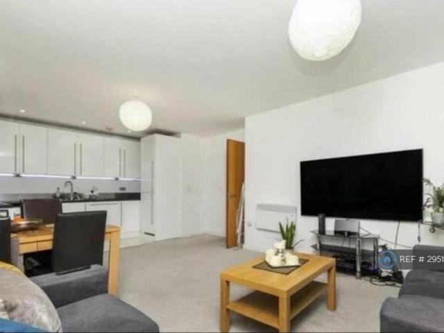 2 bedroom flat for rent in The Sphere, London, E16