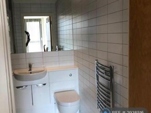 2 bedroom flat for rent in The Sphere, London, E16