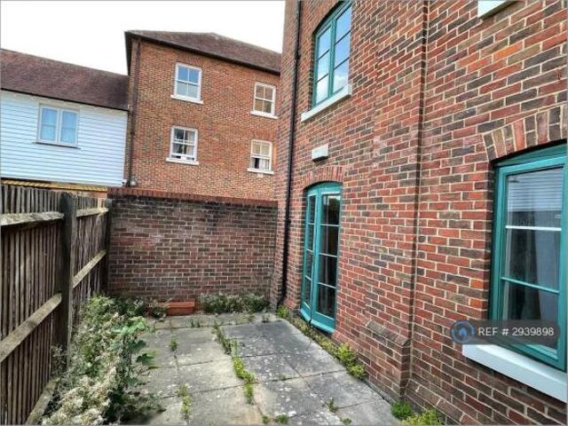 2 bedroom flat for rent in The Spires, Canterbury, CT2