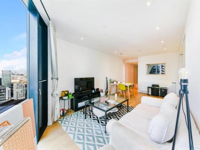 2 bedroom flat for rent in The Strata, 8 Walworth Road, Elephant & Castle, London, SE1