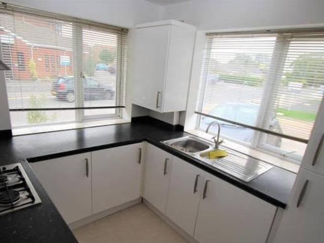 2 bedroom flat for rent in The Parade New Milton BH25