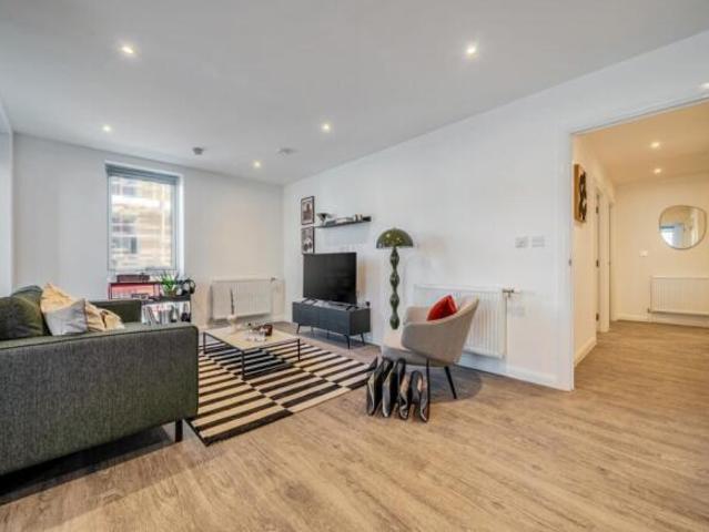 2 bedroom flat for rent in The Parklands Dartford DA1