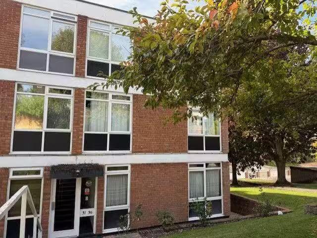 2 bedroom flat for rent in The Pines, Purley, CR8 2DZ, CR8