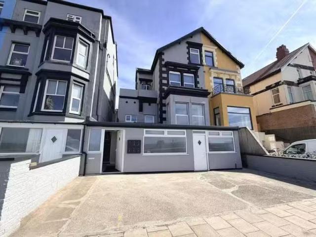 2 bedroom flat for rent in The Promenade, Blackpool, FY1 2LB.