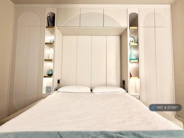 2 bedroom flat for rent in The Quadrant, Richmond, TW9