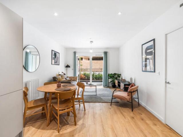 2 bedroom flat for rent in The Quarters, Chatham, Kent, ME4