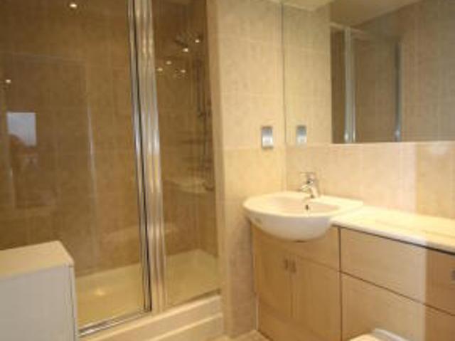 2 bedroom flat for rent in The Quays, Salford, M50
