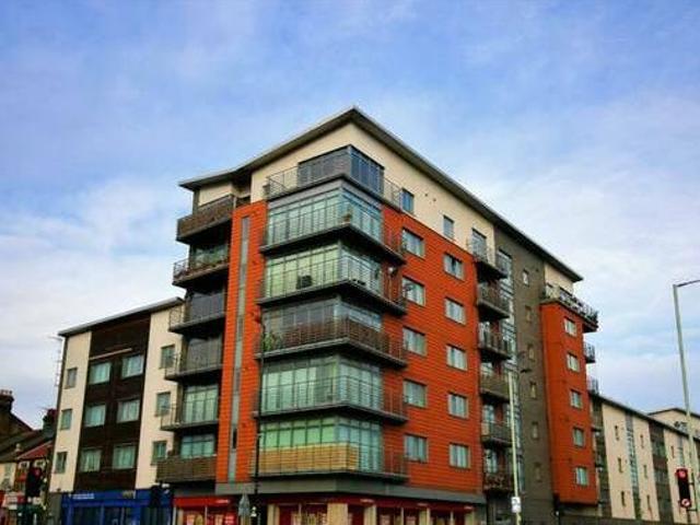 2 bedroom flat for rent in The Roundway N17 7EQ N17