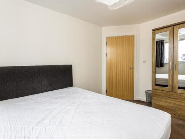 2 bedroom flat for rent in The Roundhouse, Gunwharf Quays, Portsmouth, PO1