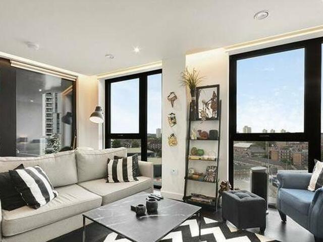 2 bedroom flat for rent in The Residence London SW11