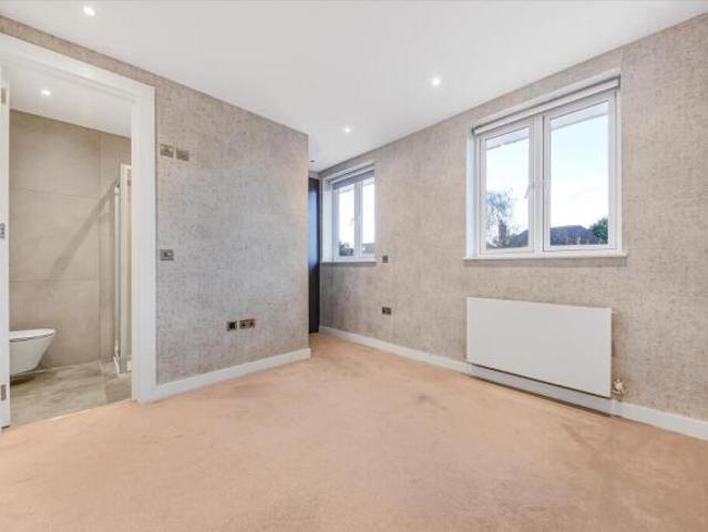 2 bedroom flat for rent in The Ridgeway, London, NW11