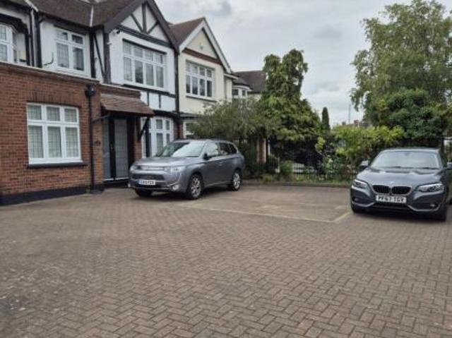 2 bedroom flat for rent in The Ridgeway, London, E4