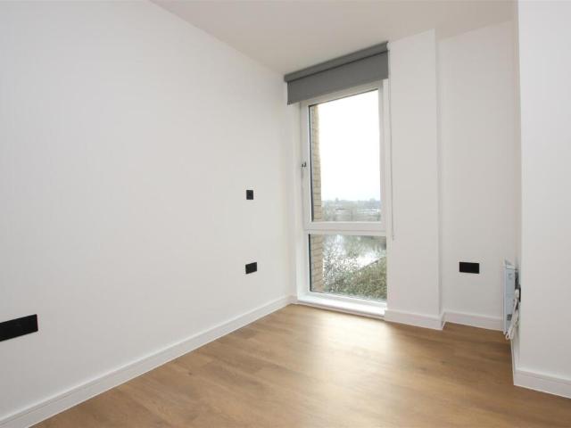 2 bedroom flat for rent in The Willows, Windsor Bridge Road, Bath, BA2