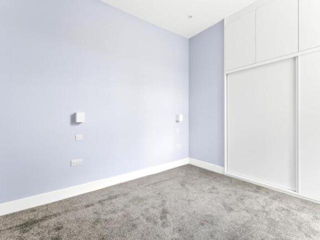 2 bedroom flat for rent in The Town, Enfield, EN2