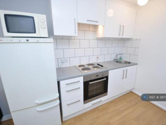 2 bedroom flat for rent in The Triangle, London, EC1V