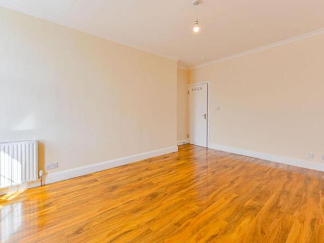 2 bedroom flat for rent in The Vale, Acton, London, W3