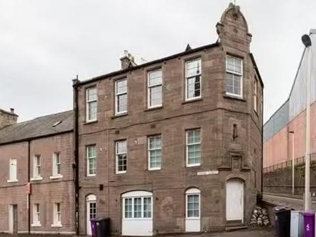 2 bedroom flat for rent in The Vennel, Forfar, DD8